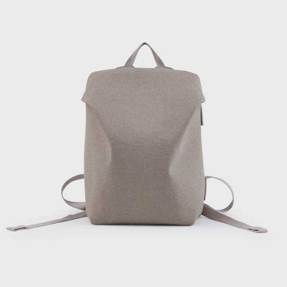 【ITO】12L防潑水後背包 TRUFFLE BACKPACK 輕盈通勤 雙肩電腦書包 (英國進口camira布) 松褐 | 誠品線上