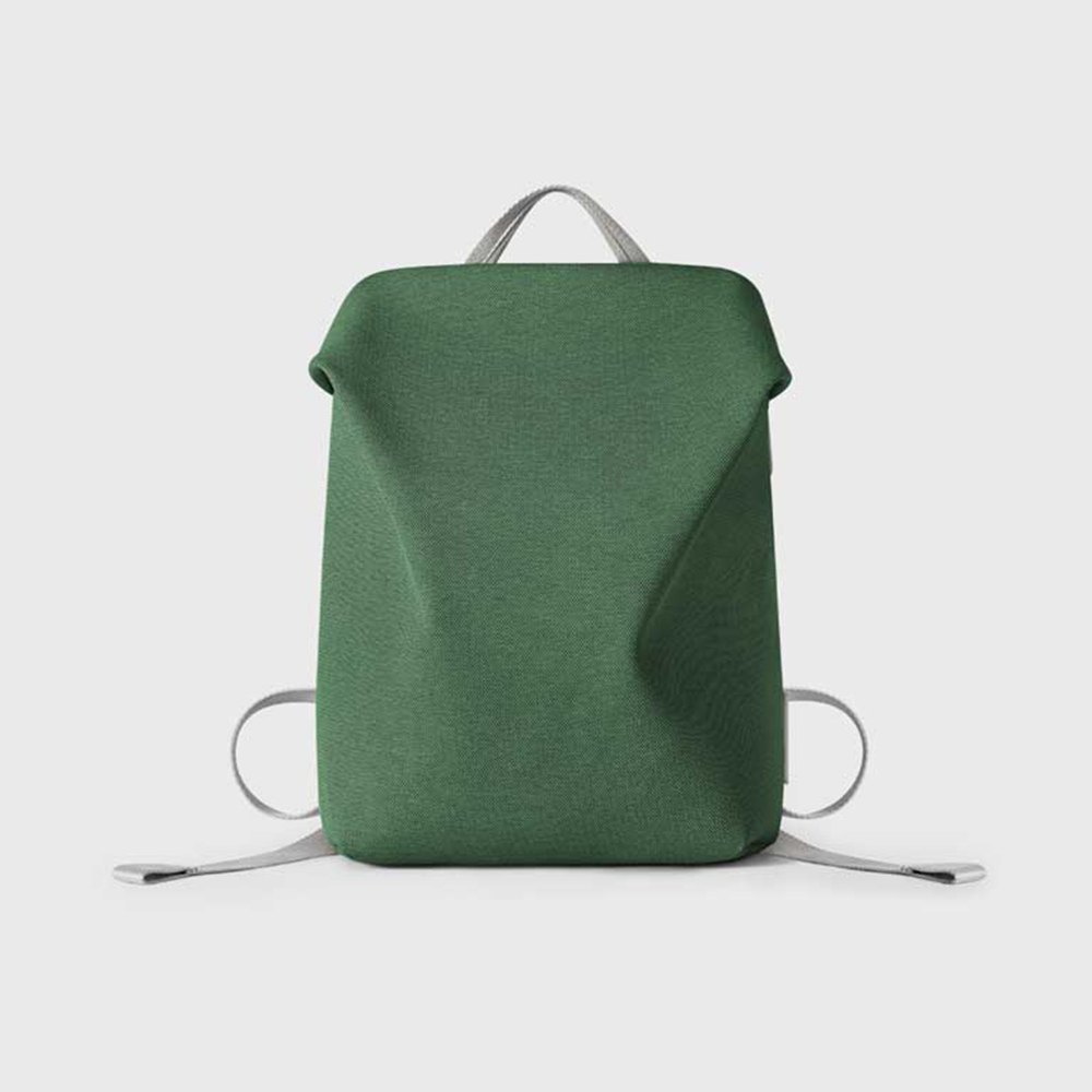 【ITO】18L防潑水後背包 TRUFFLE BACKPACK 輕盈通勤 雙肩電腦書包 (英國進口camira布) 松綠 | 誠品線上