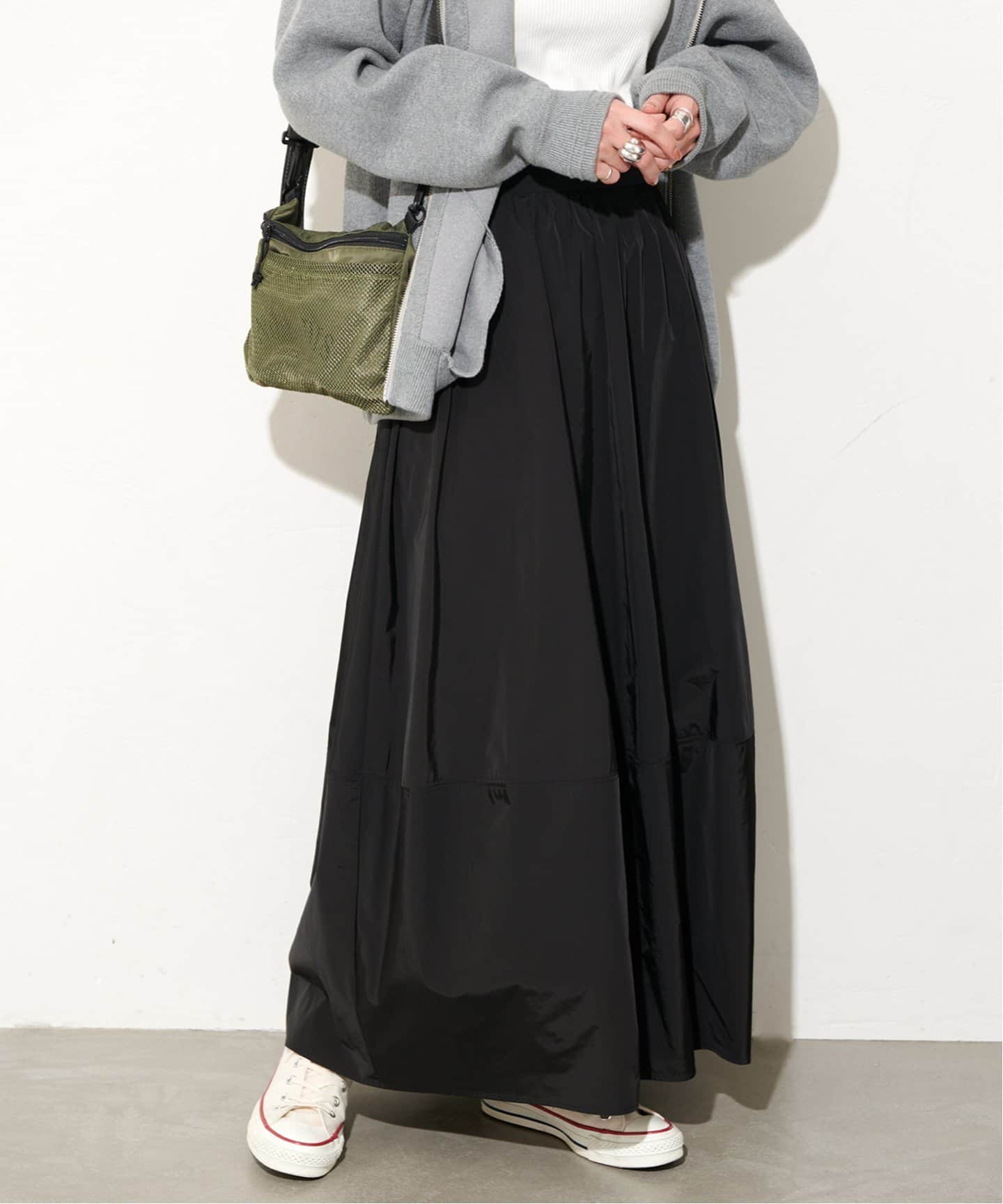 JS Memory Cocoon Gather SK 裙子 黑色(001) 038 | 誠品線上