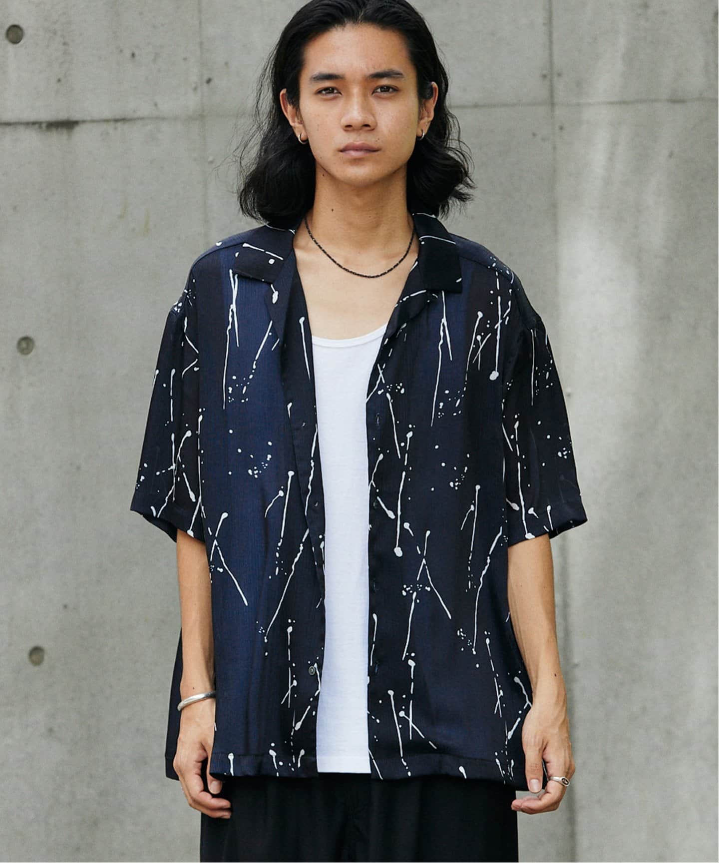 JS Polyester sheer satin modernismOPEN SH 短襯衫 黑色(001) M | 誠品線上