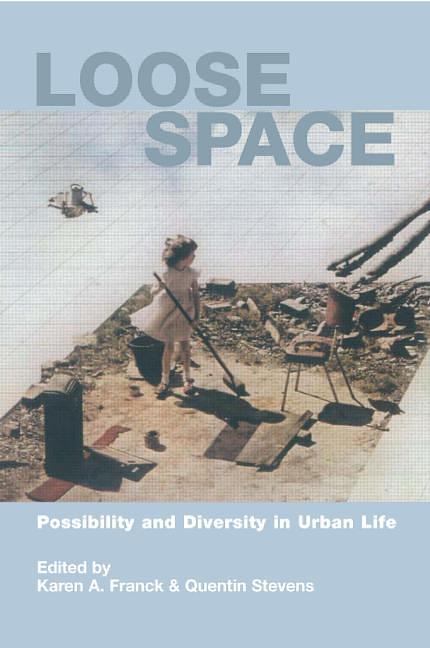 Loose Space | 誠品線上